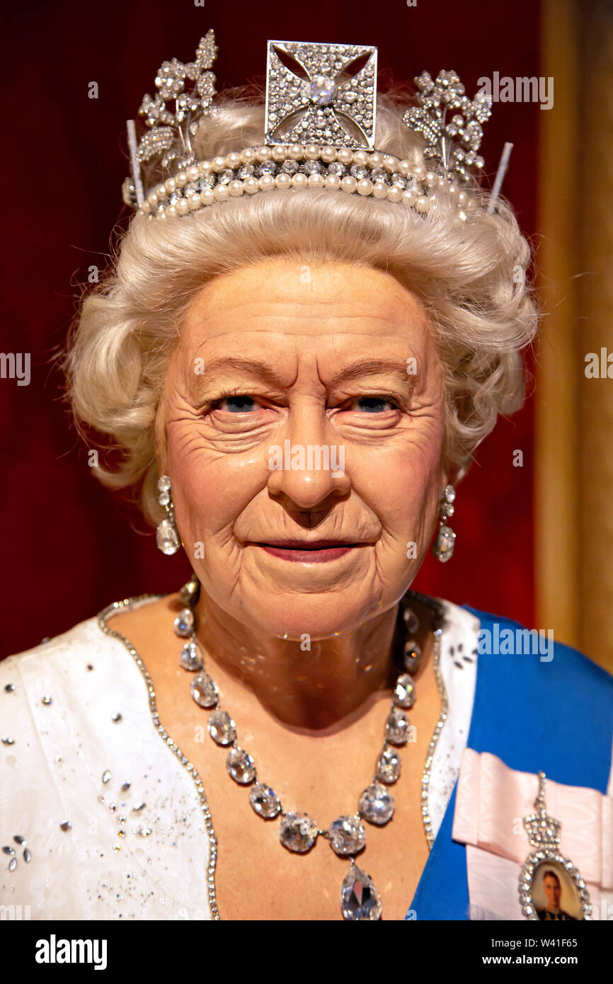 Queen elizabeth crown hi-res stock photography and images - Alamy