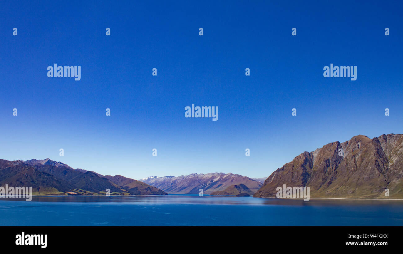 Lake Wanaka, South Island, New Zealand on a clear sunny day Stock Photo ...