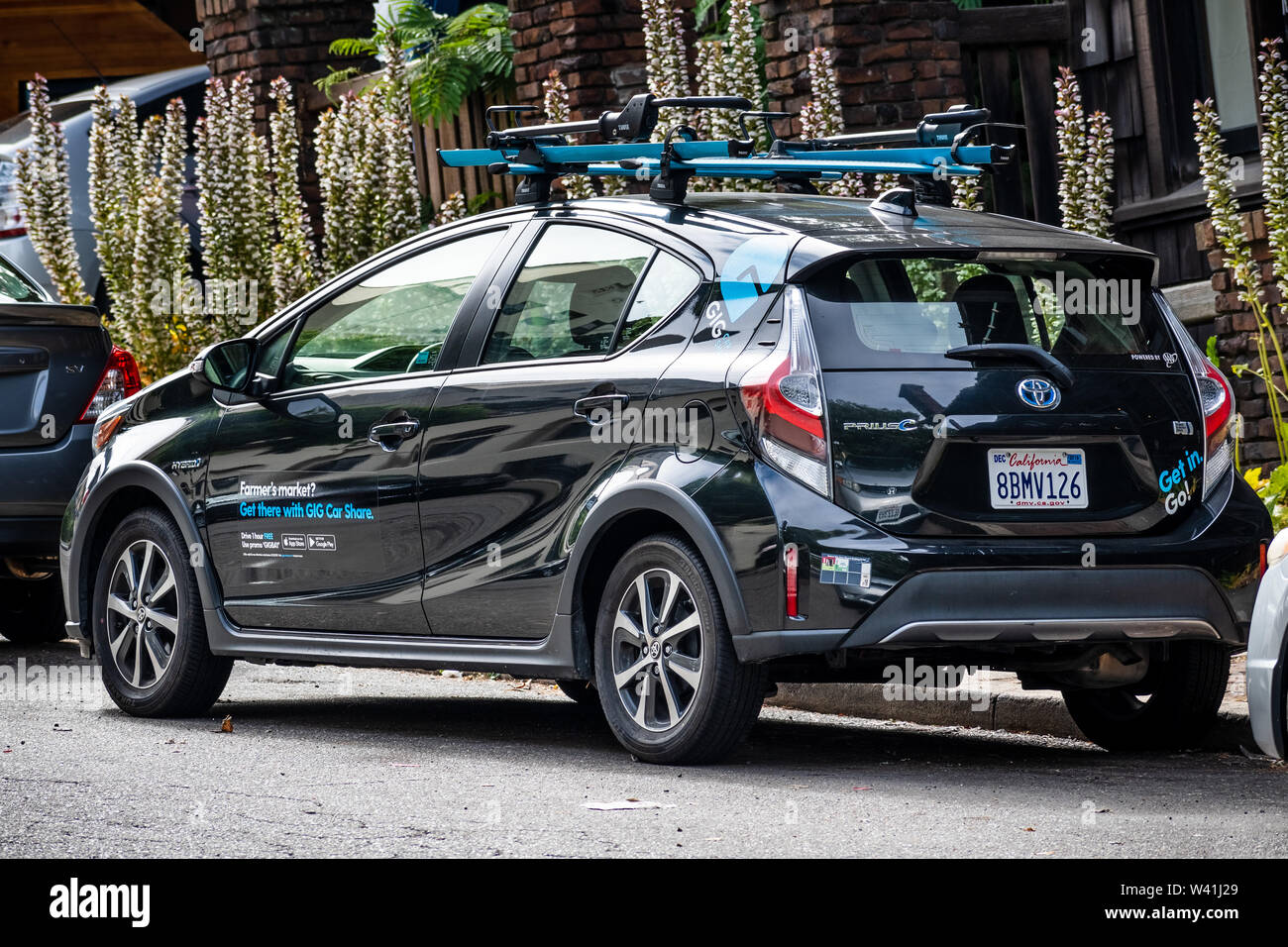 Car share bay hi-res stock photography and images - Alamy