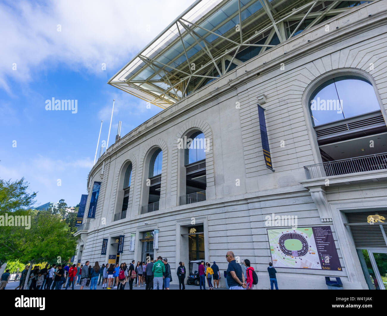 Historic cal memorial stadium hi-res stock photography and images - Alamy
