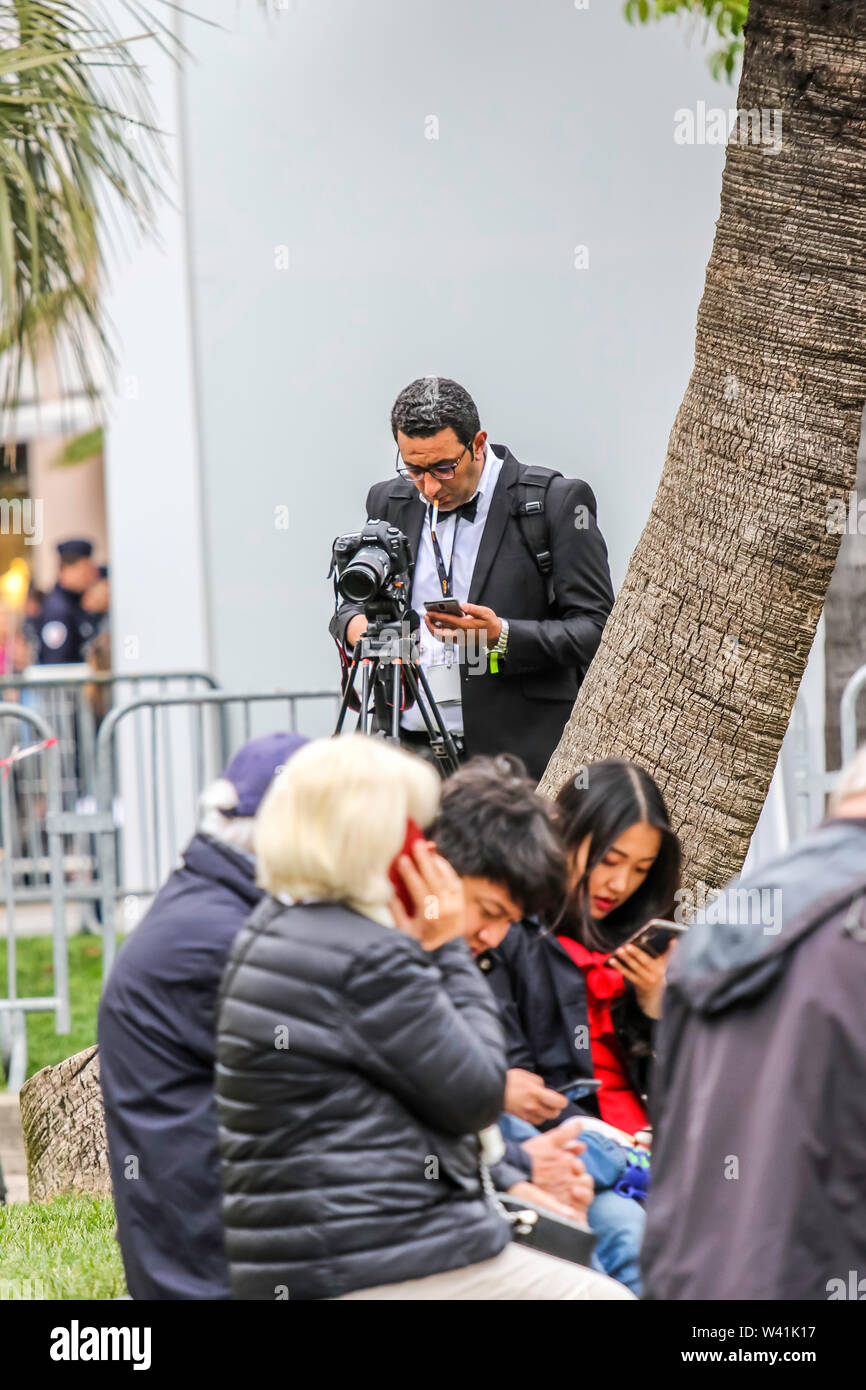 72e Festival de Cannes - May 19, 2019 - 6pm - Public, Croisette, stars ...
