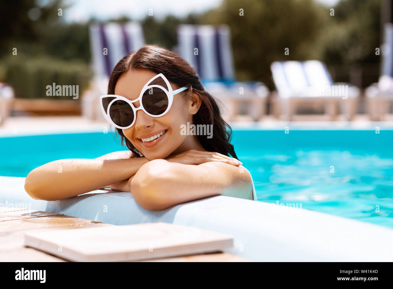 Woman swimming pool book outdoors hi-res stock photography and images ...