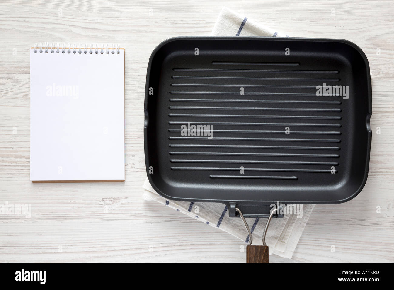 Empty sheet pan hi-res stock photography and images - Alamy