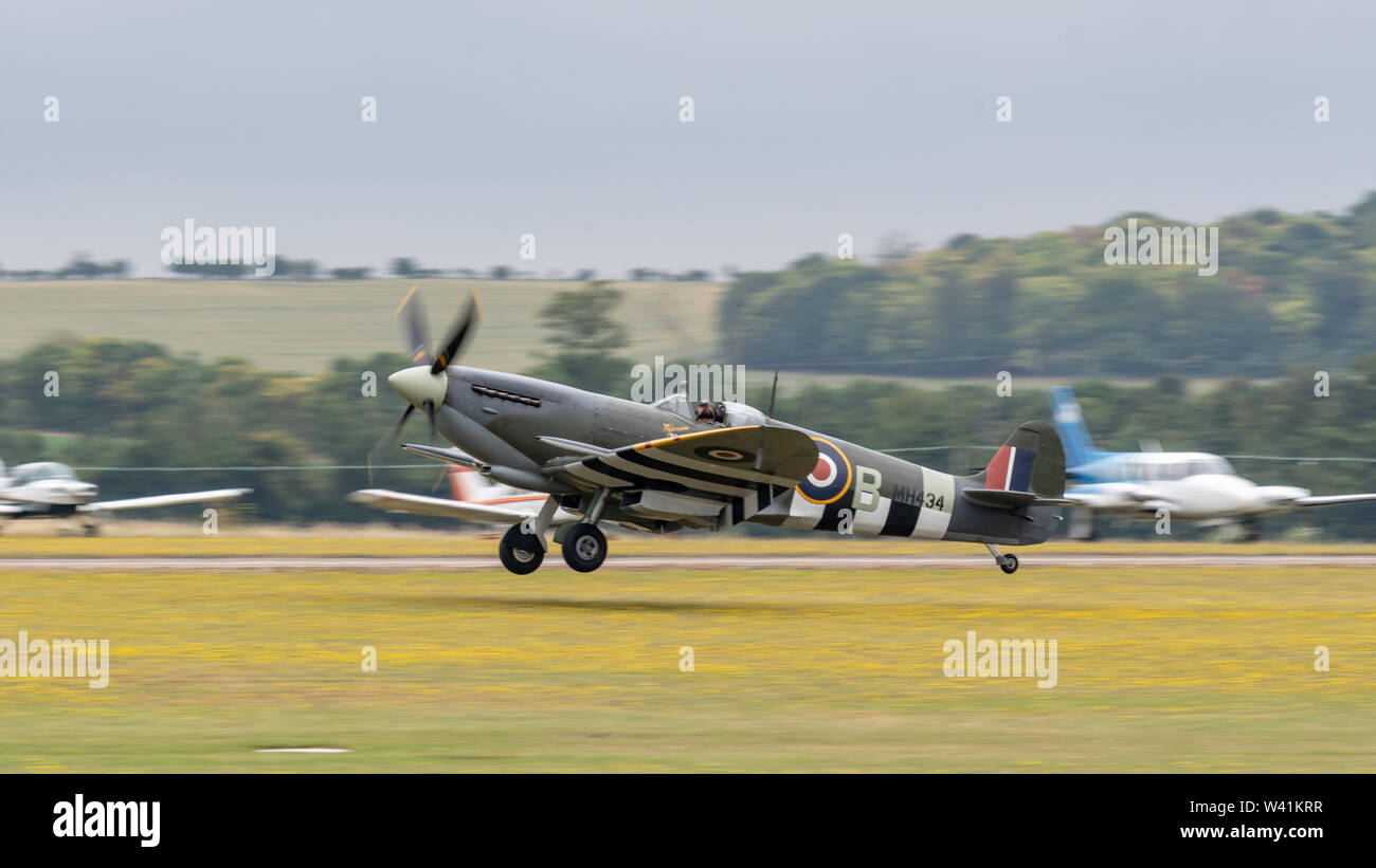 Spitfire mh434 hi-res stock photography and images - Alamy