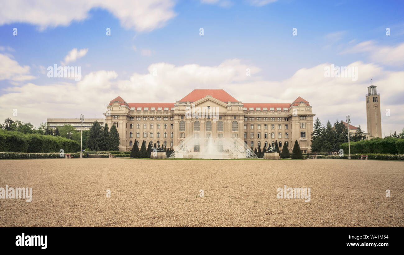 Medical school students professor hi-res stock photography and images ...