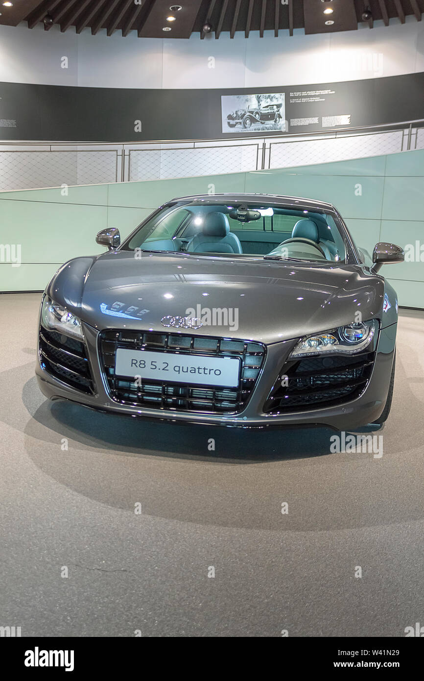 Audi entrance hi-res stock photography and images - Alamy