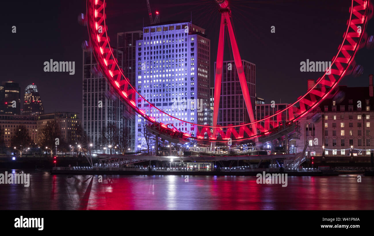 London eye at night in riverside Stock Photo - Alamy