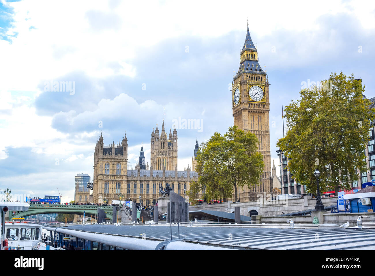 The Palace of Westminster with Big Ben clock tower in London, England ...