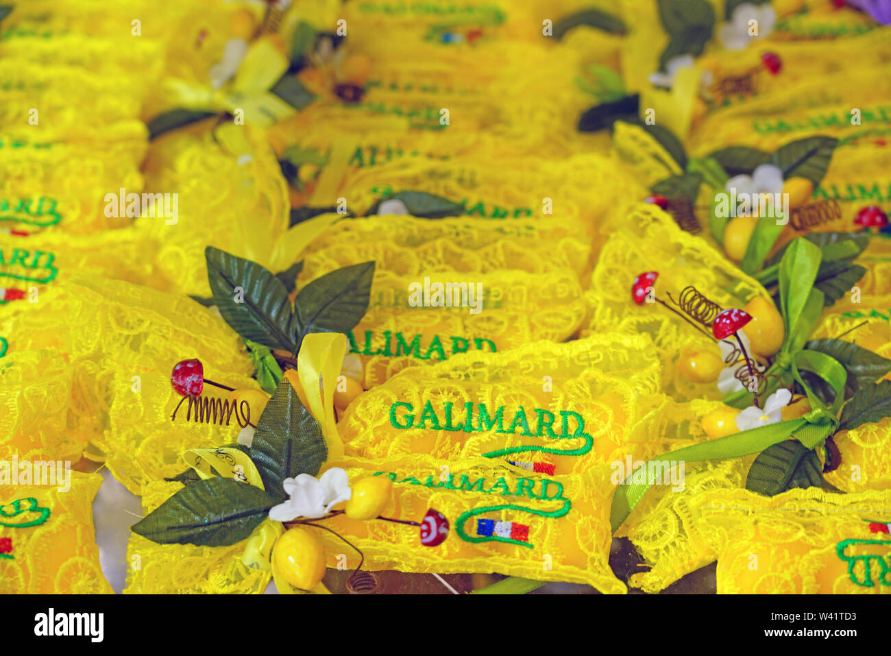 Sachets shop hi-res stock photography and images - Alamy
