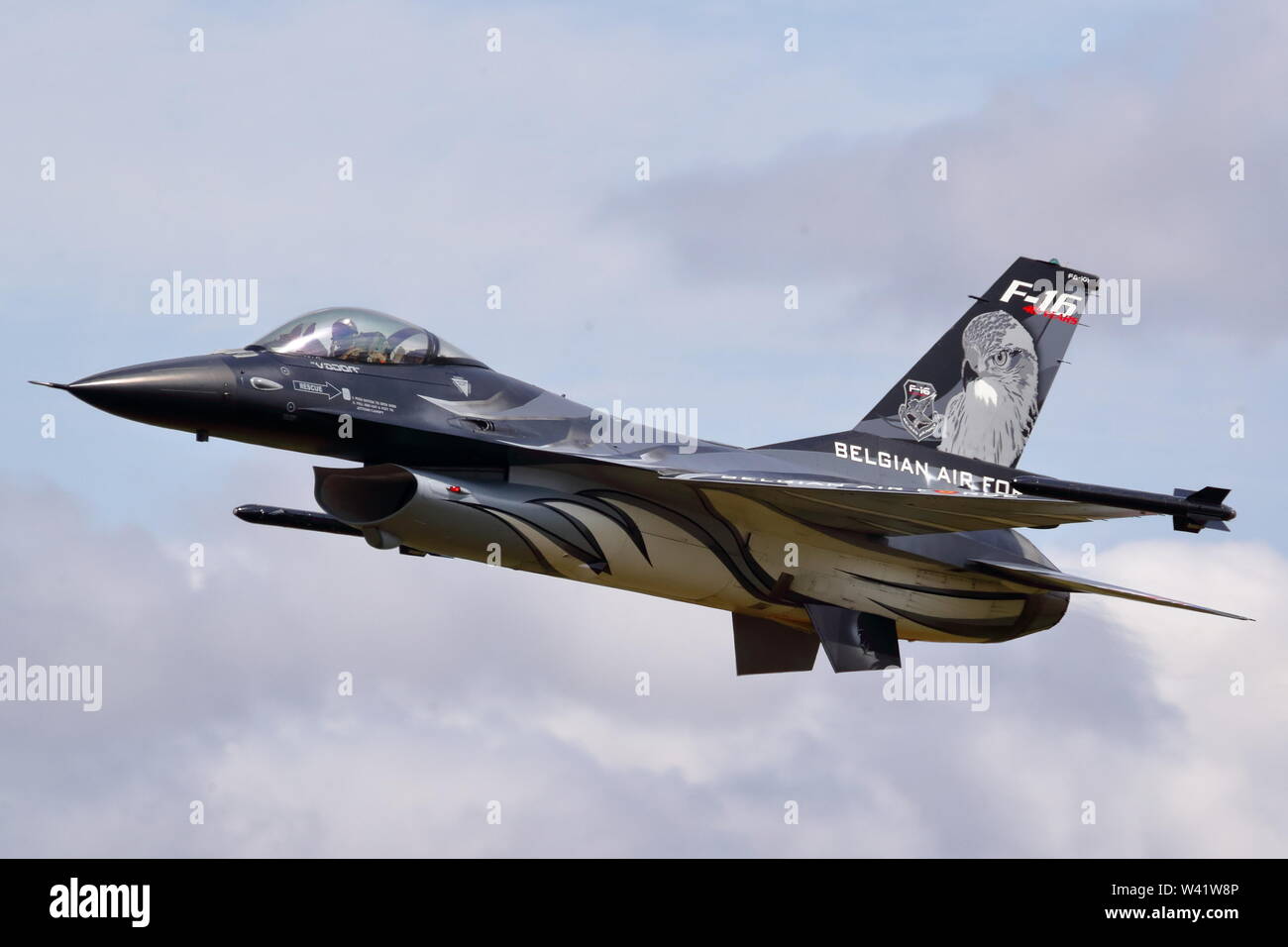 Belgian Air Force F-16 Fighting Falcon arriving at RIAT Air Show, RAF ...