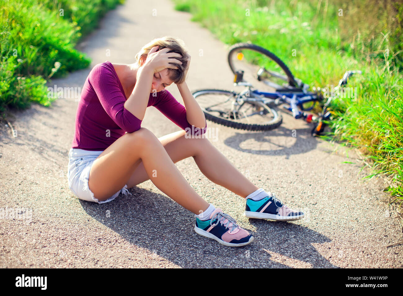 Woman head wound hi-res stock photography and images - Alamy