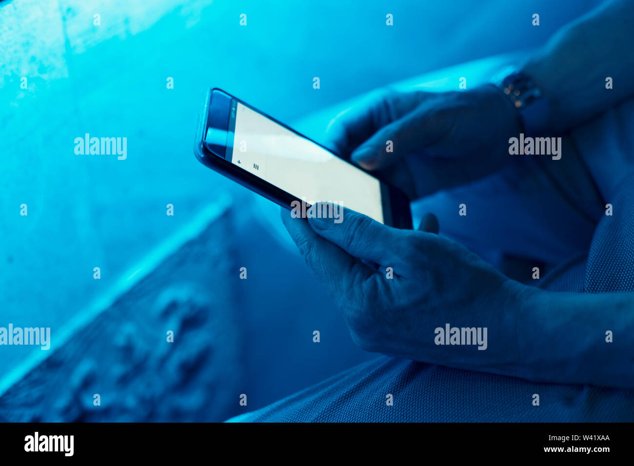 Man holding smartphone night hi-res stock photography and images - Alamy