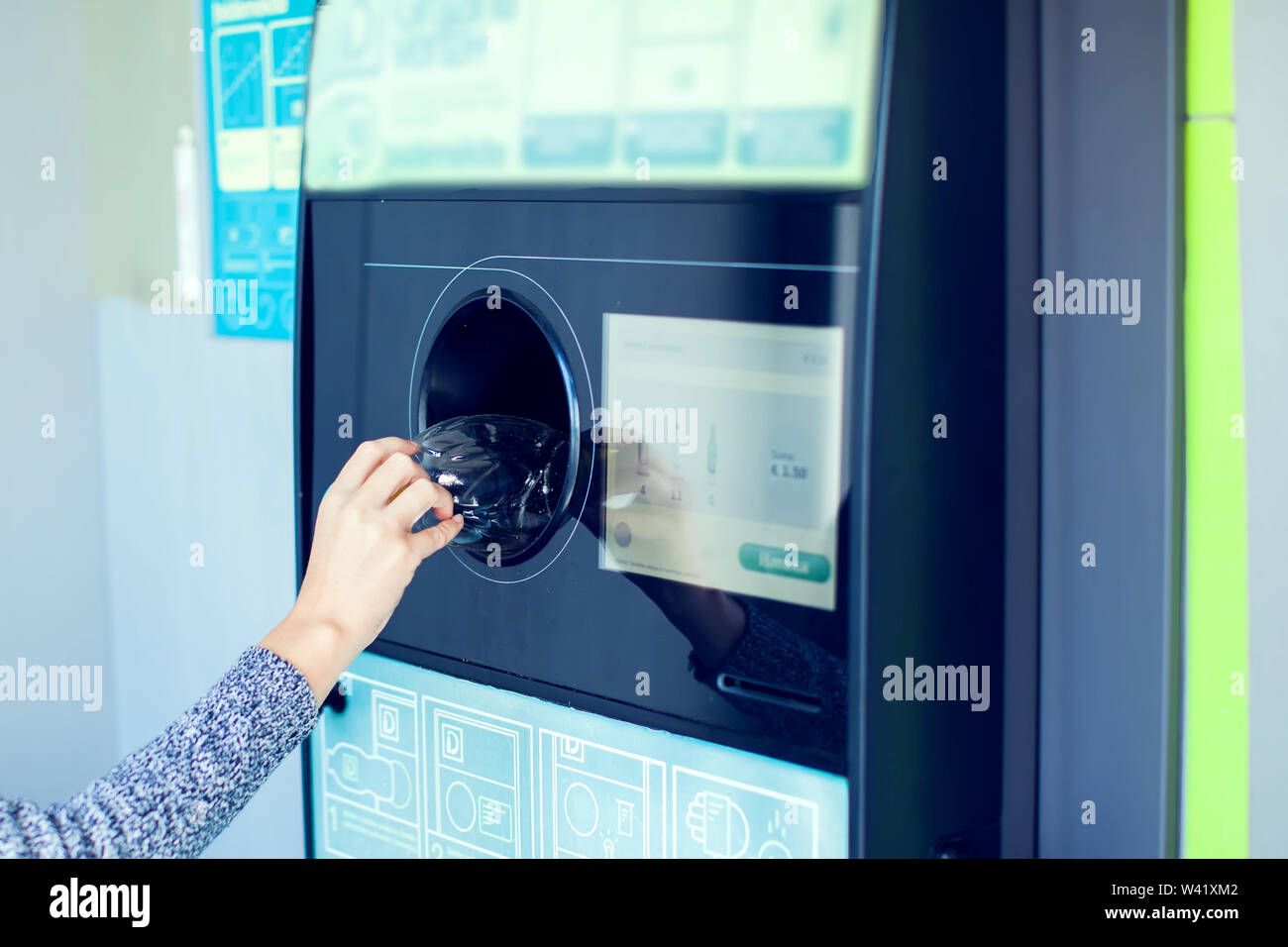 Deposit return system hi-res stock photography and images - Alamy
