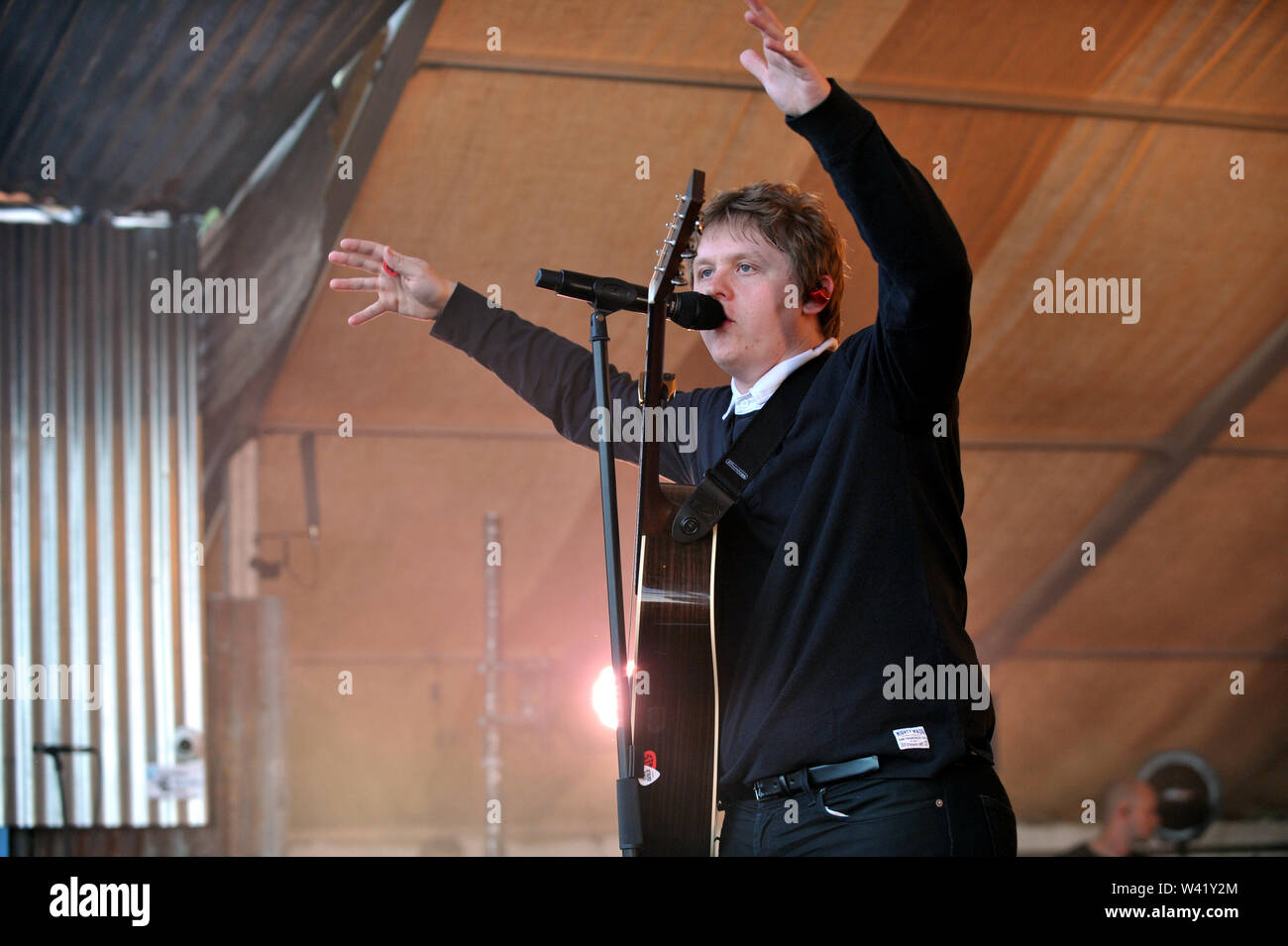 Lewis capaldi stage hi-res stock photography and images - Alamy