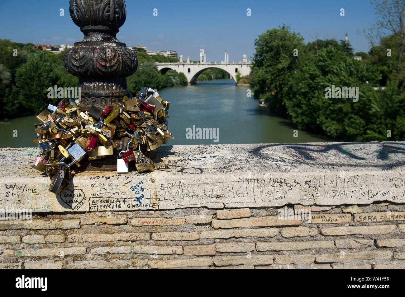 Lovers bridge hi-res stock photography and images - Alamy
