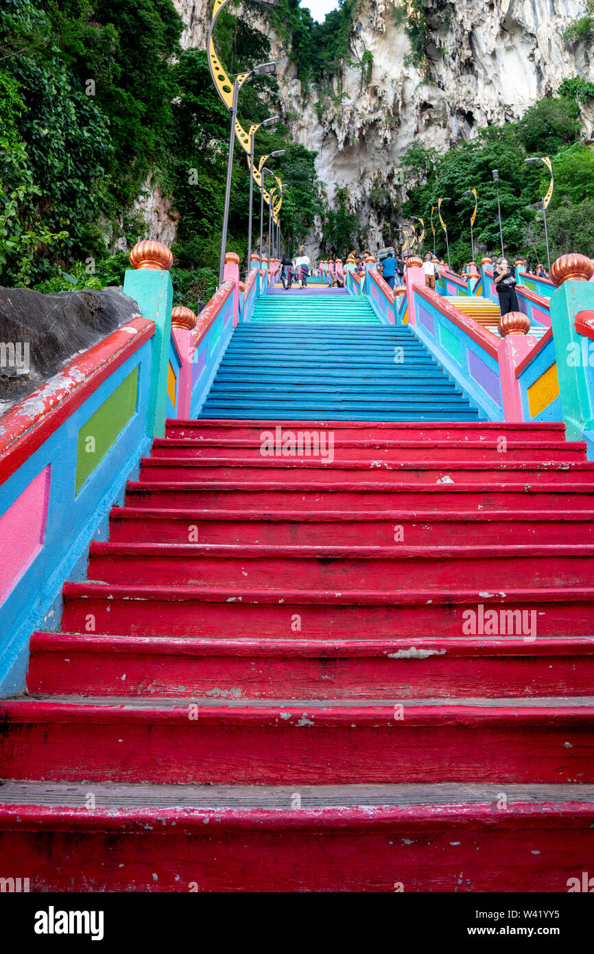 The famous colorful stairs at Batu Caves Stock Photo - Alamy