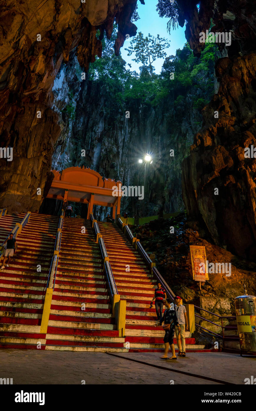 Batu Caves Kuala Lumpur / Malaysia : Staircase leading to hindu temple ...