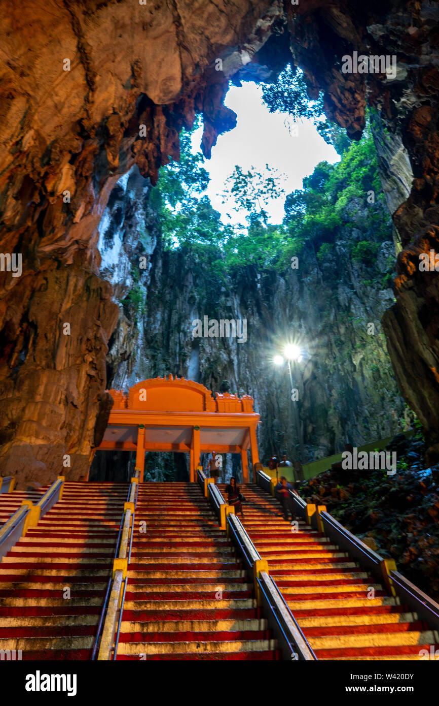 Batu Caves Kuala Lumpur / Malaysia : Staircase leading to hindu temple ...