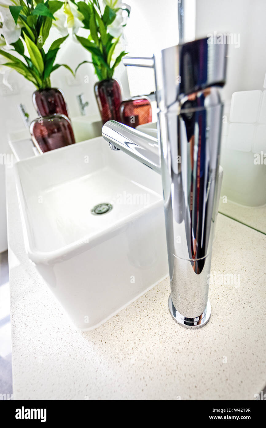 Decorative water basin hi-res stock photography and images - Alamy