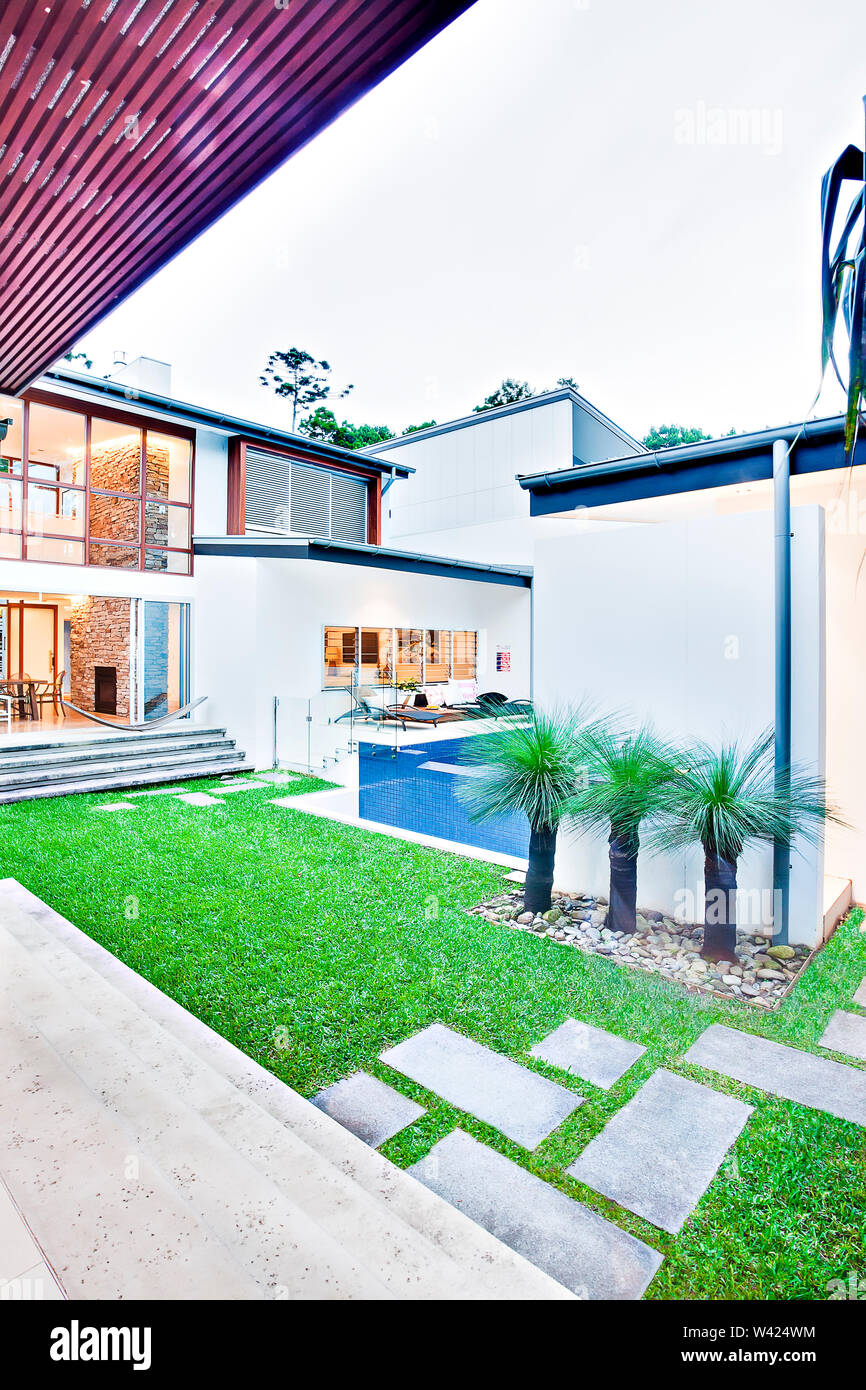 Exterior view luxury villa inside hi-res stock photography and images ...