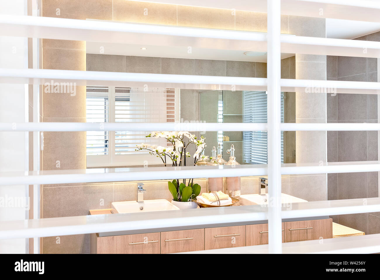 Fancy mirrors hi-res stock photography and images - Alamy