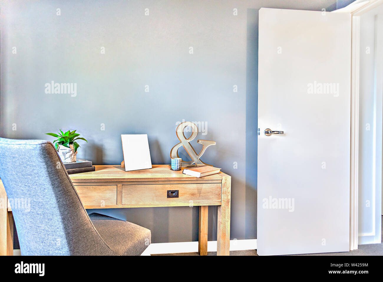 Classic luxury workspace hi-res stock photography and images - Alamy