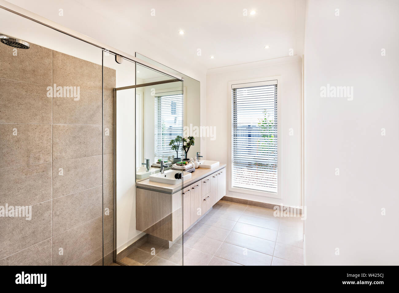 Wood look tile hi-res stock photography and images - Alamy