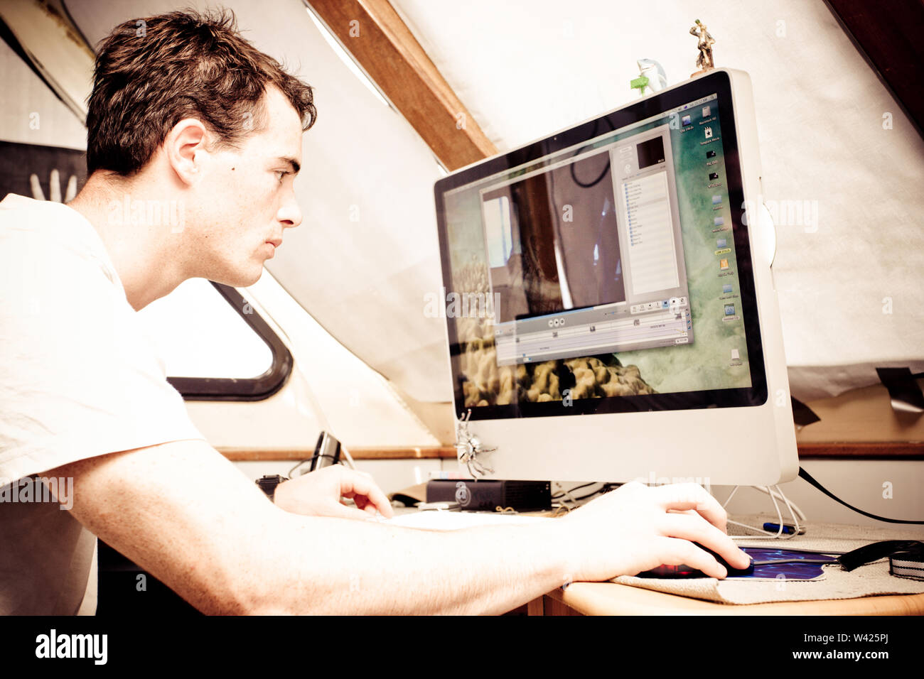 Editing mask hi-res stock photography and images - Alamy