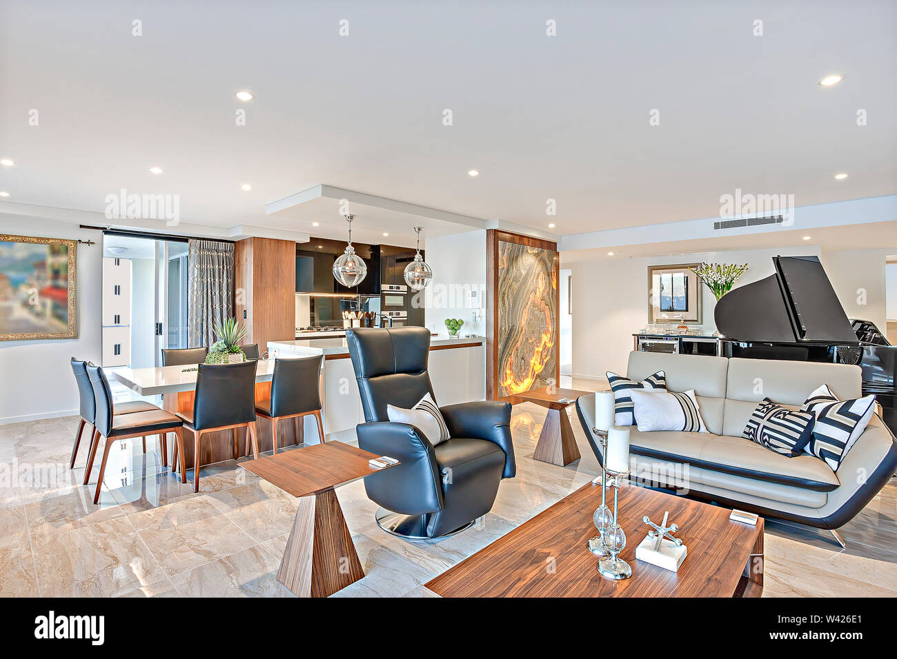 Spacious living area hi-res stock photography and images - Alamy