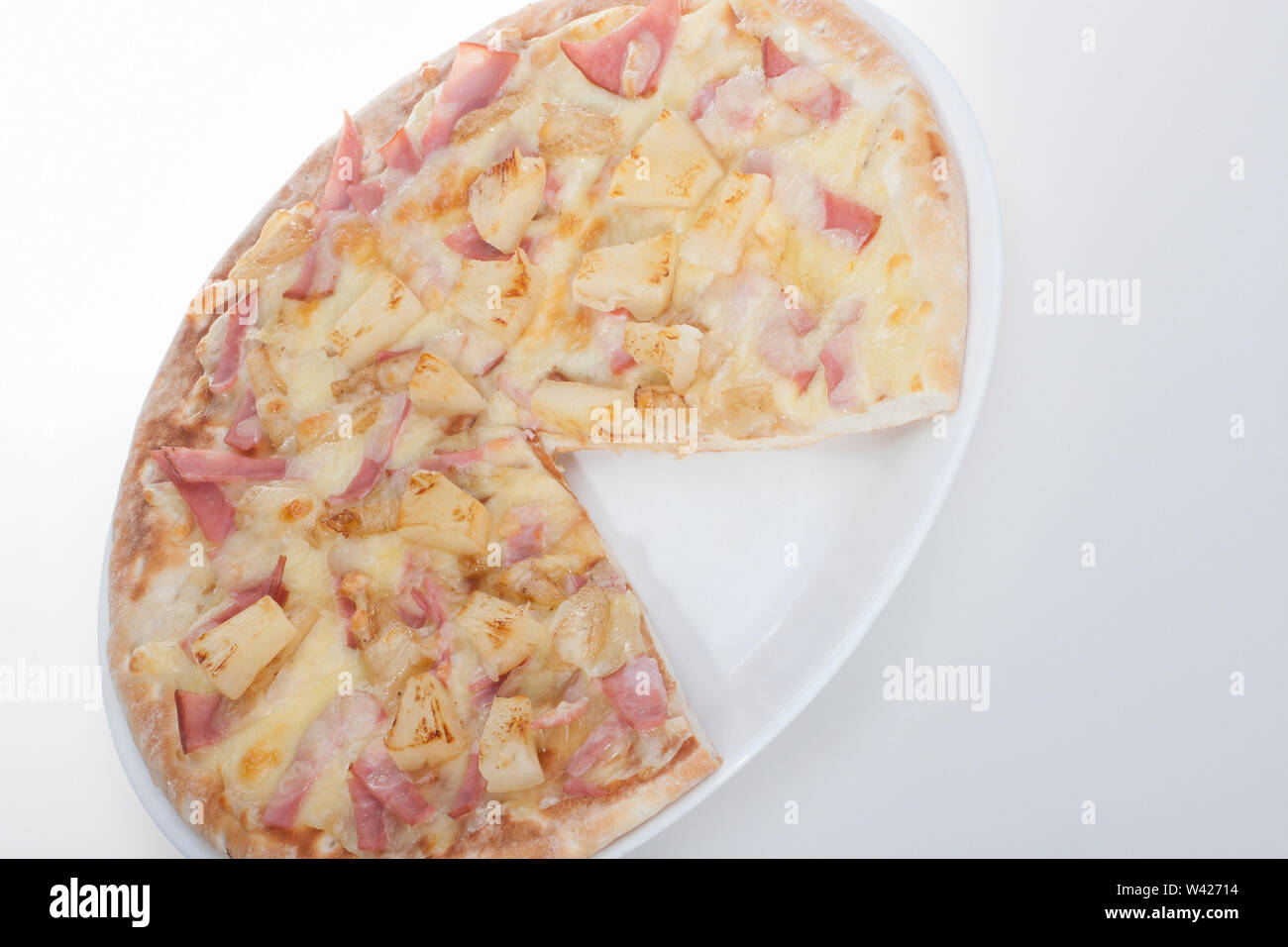 Round pizza plate with colors, vegetable mixed food design, background ...