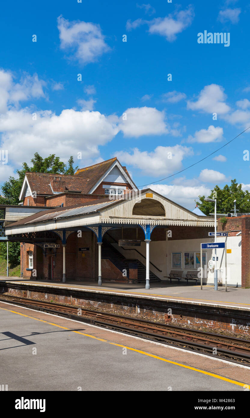 Poole station hi-res stock photography and images - Alamy