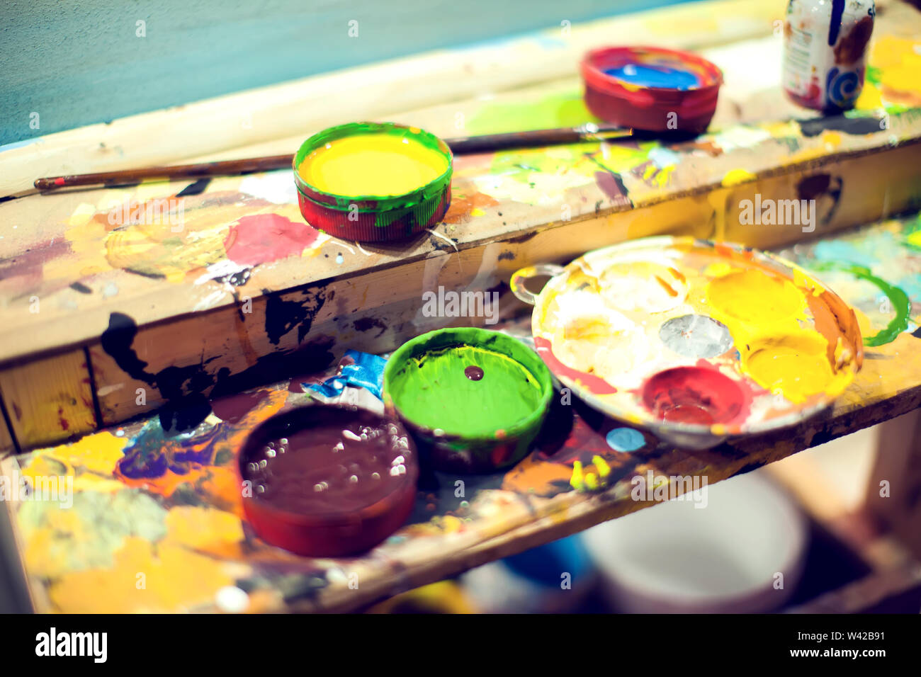 Items for drawing and art: watercolor paint, brushes Stock Photo - Alamy