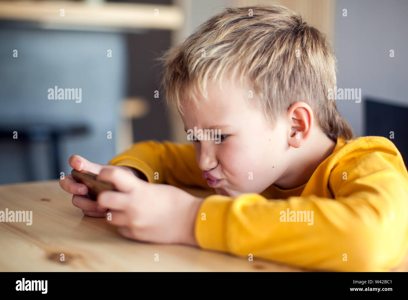 Child surfing the internet hi-res stock photography and images - Alamy