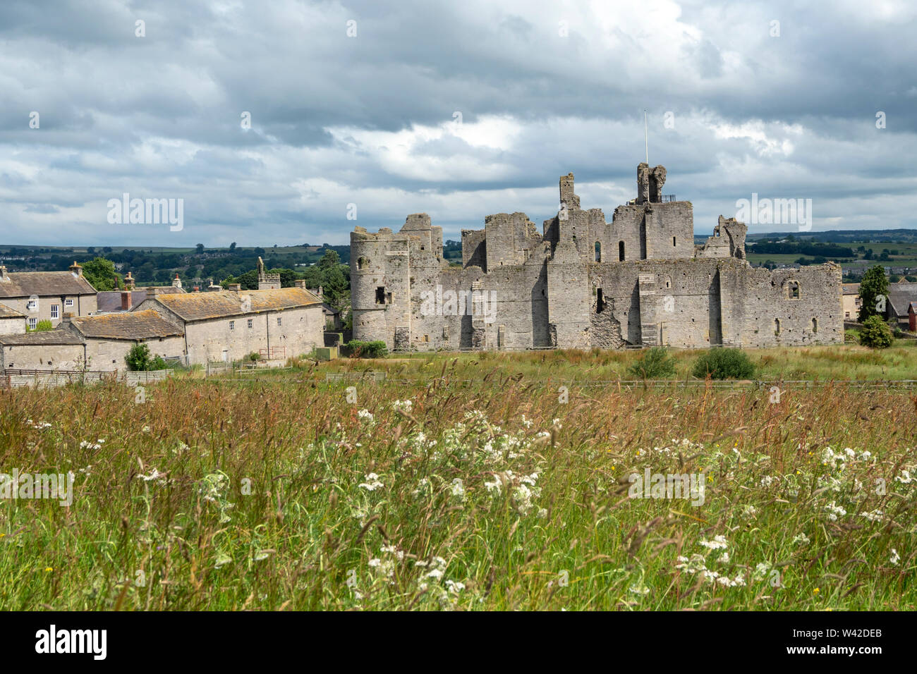 Middleham castle hi-res stock photography and images - Alamy