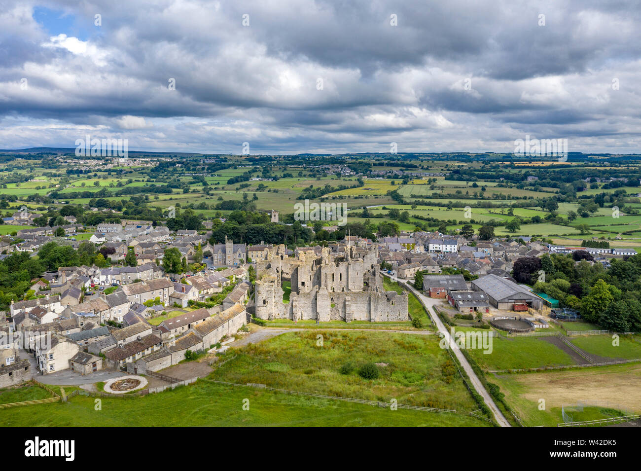 Middleham and Castle, Wensleydale, North Yorkshire, England from the ...