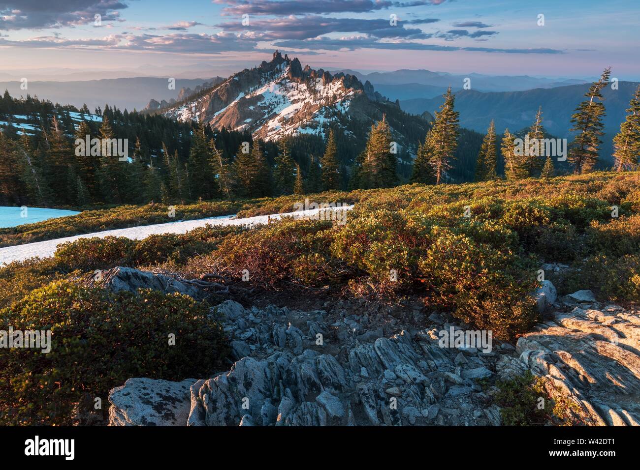 Castle crags california hi-res stock photography and images - Alamy