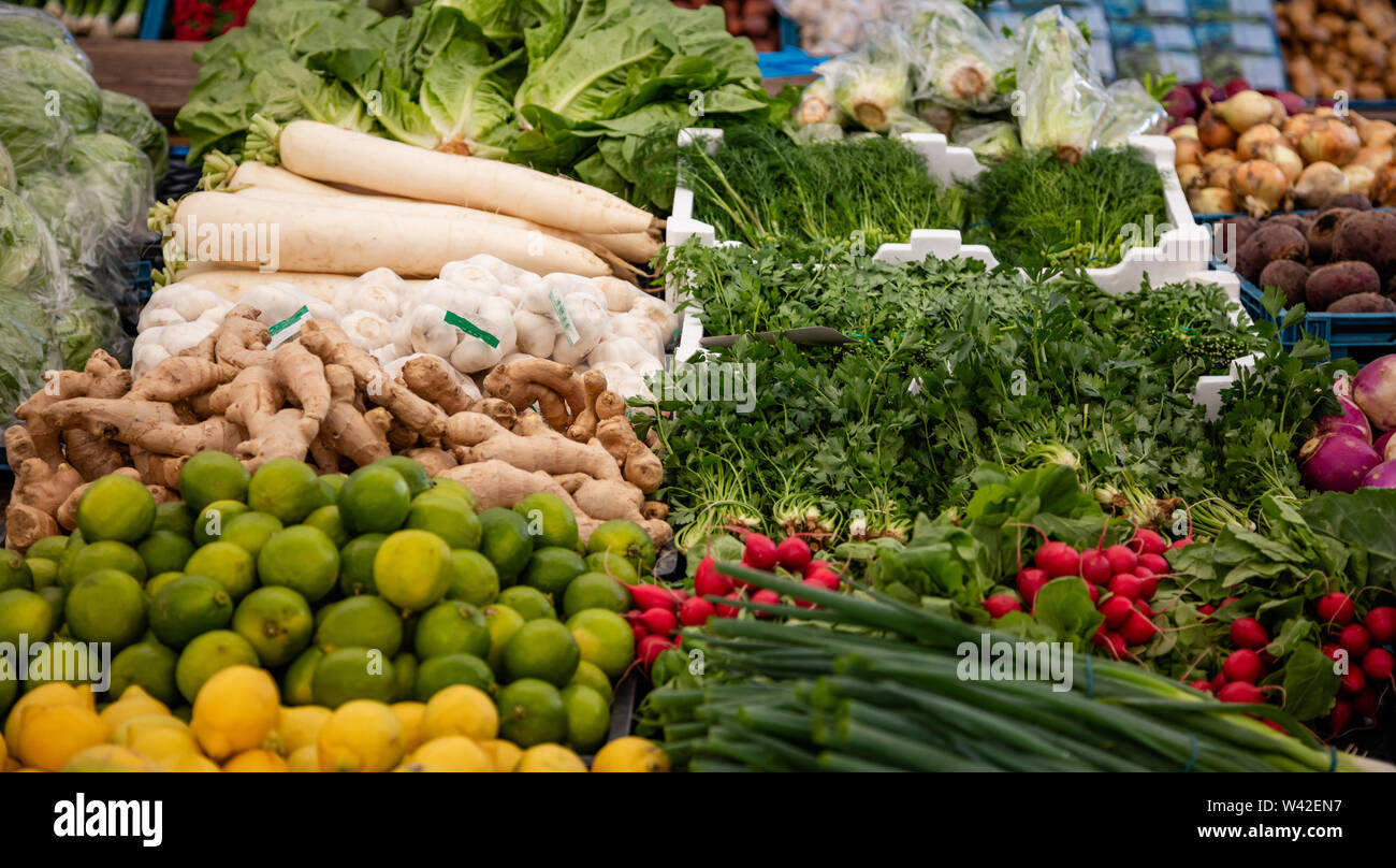 Fresh vegetables and herbs for sale at a farmers market in Rotterdam ...