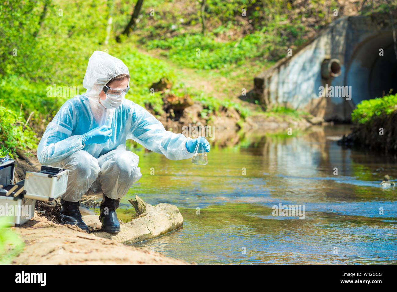 Environmental scientist hi-res stock photography and images - Alamy