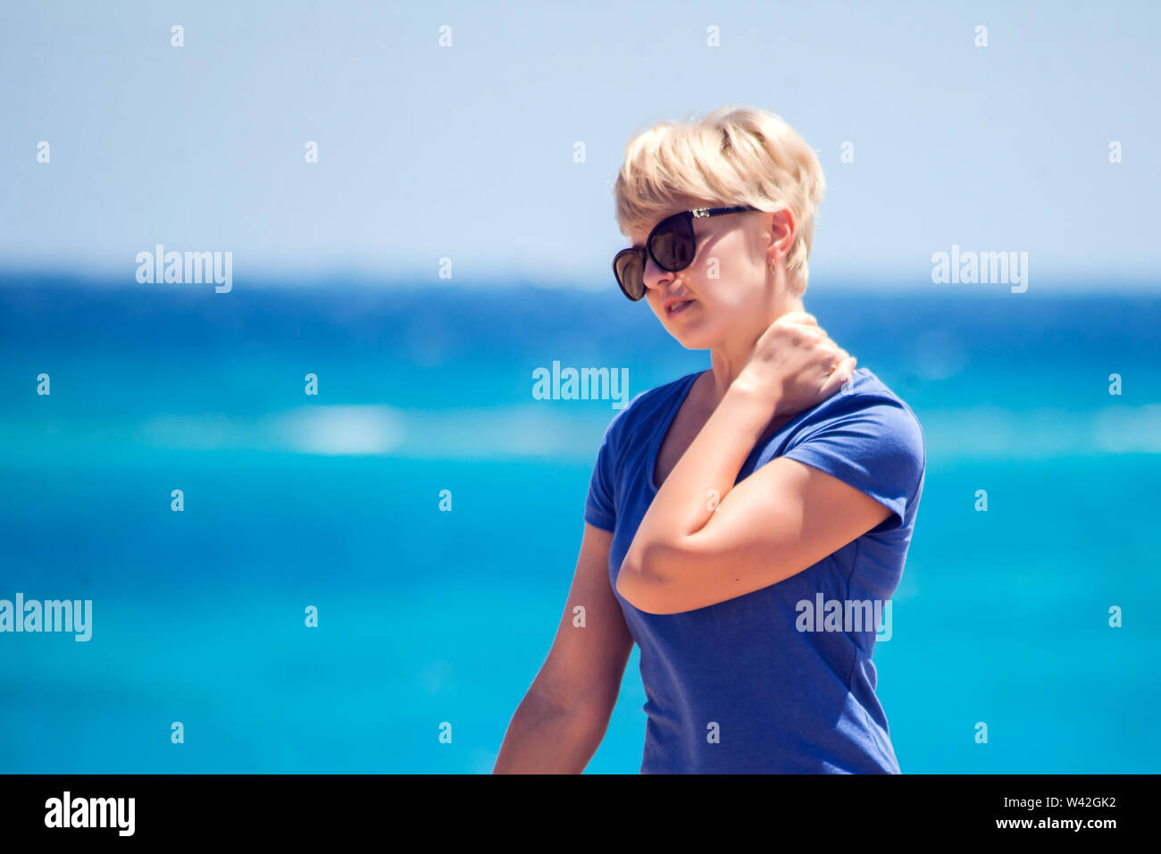 Woman holding her neck hi-res stock photography and images - Alamy