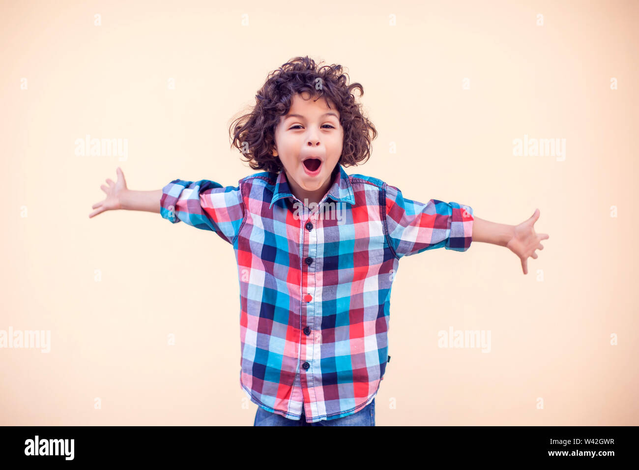 Little boy kid shows hugs with open arms Stock Photo - Alamy