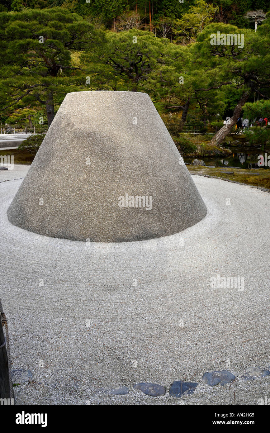 Ginkaku-ji (Temple of the Silver Pavilion) and gardens Kyoto Japan ...