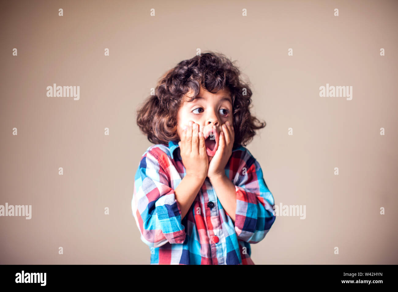 Child shocked surprised hi-res stock photography and images - Alamy