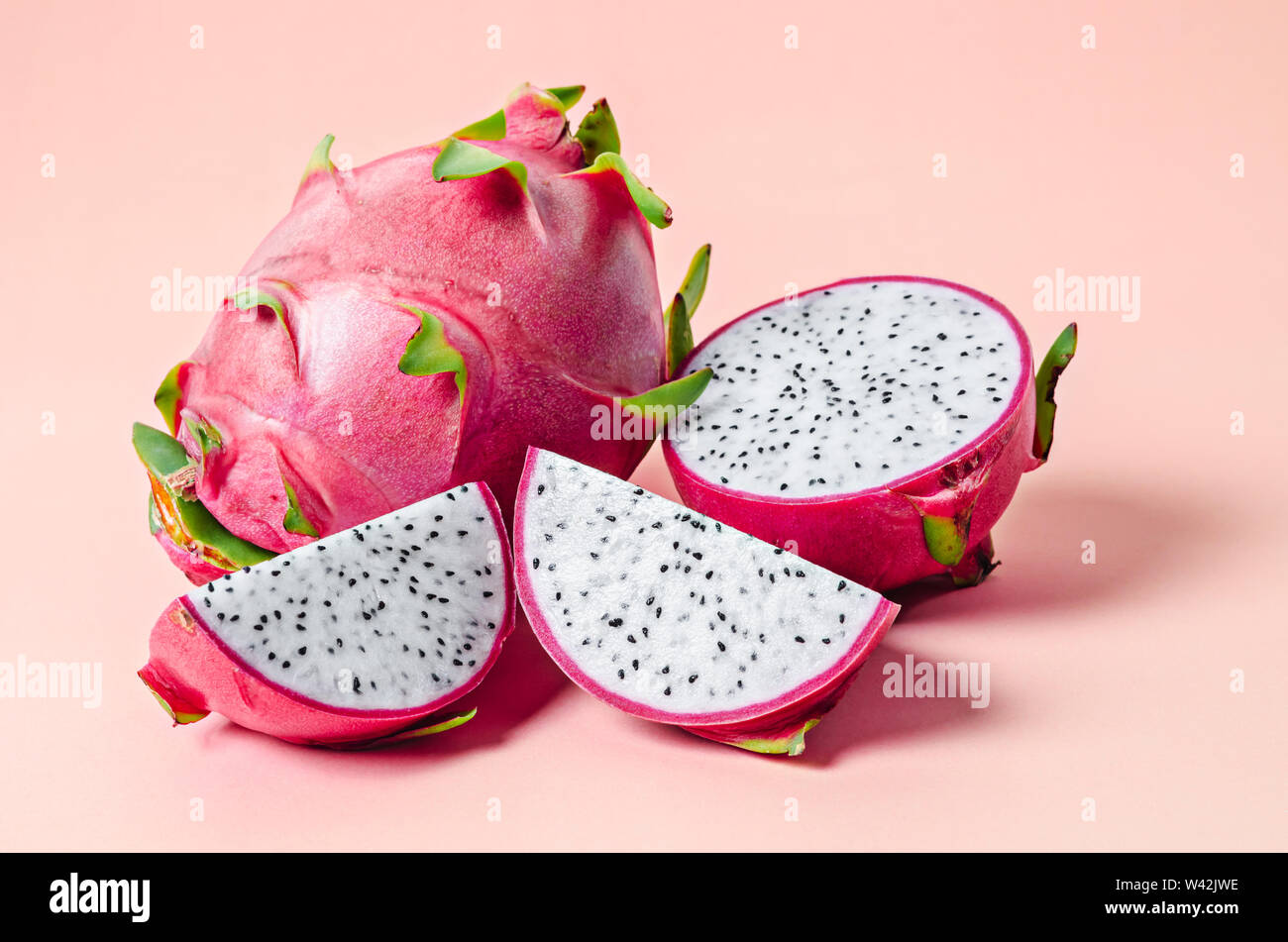 Set fresh dragon fruit hi-res stock photography and images - Alamy