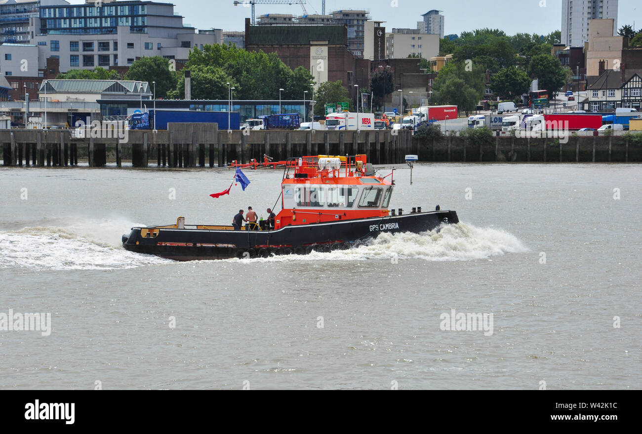 Tug GPS Cambria on River Thames with queue for Woolwich ferry in ...