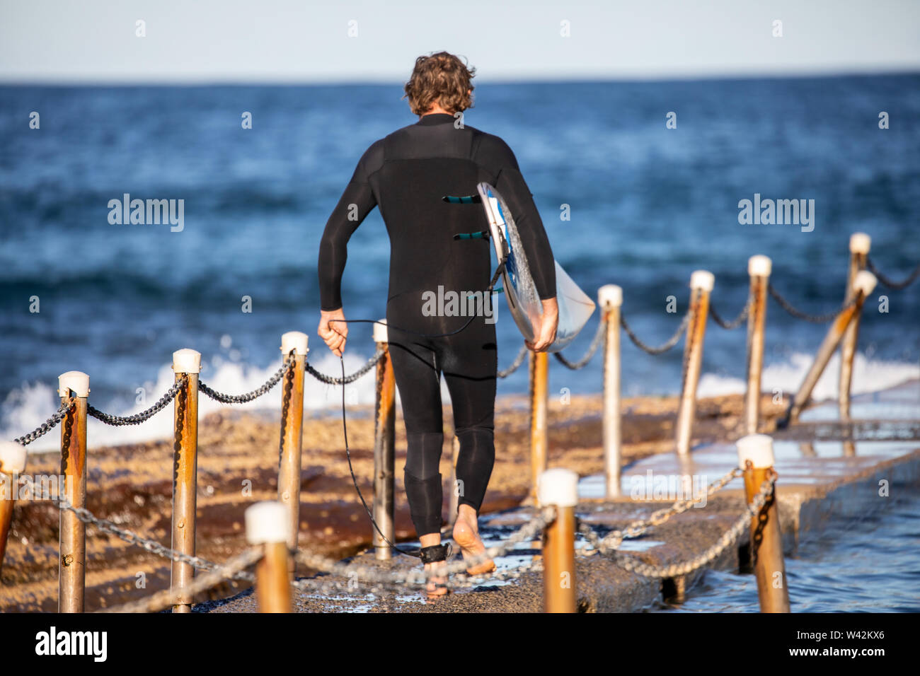 Sydney Surfer, man carrying his surfboard ready for a surfing afternoon ...