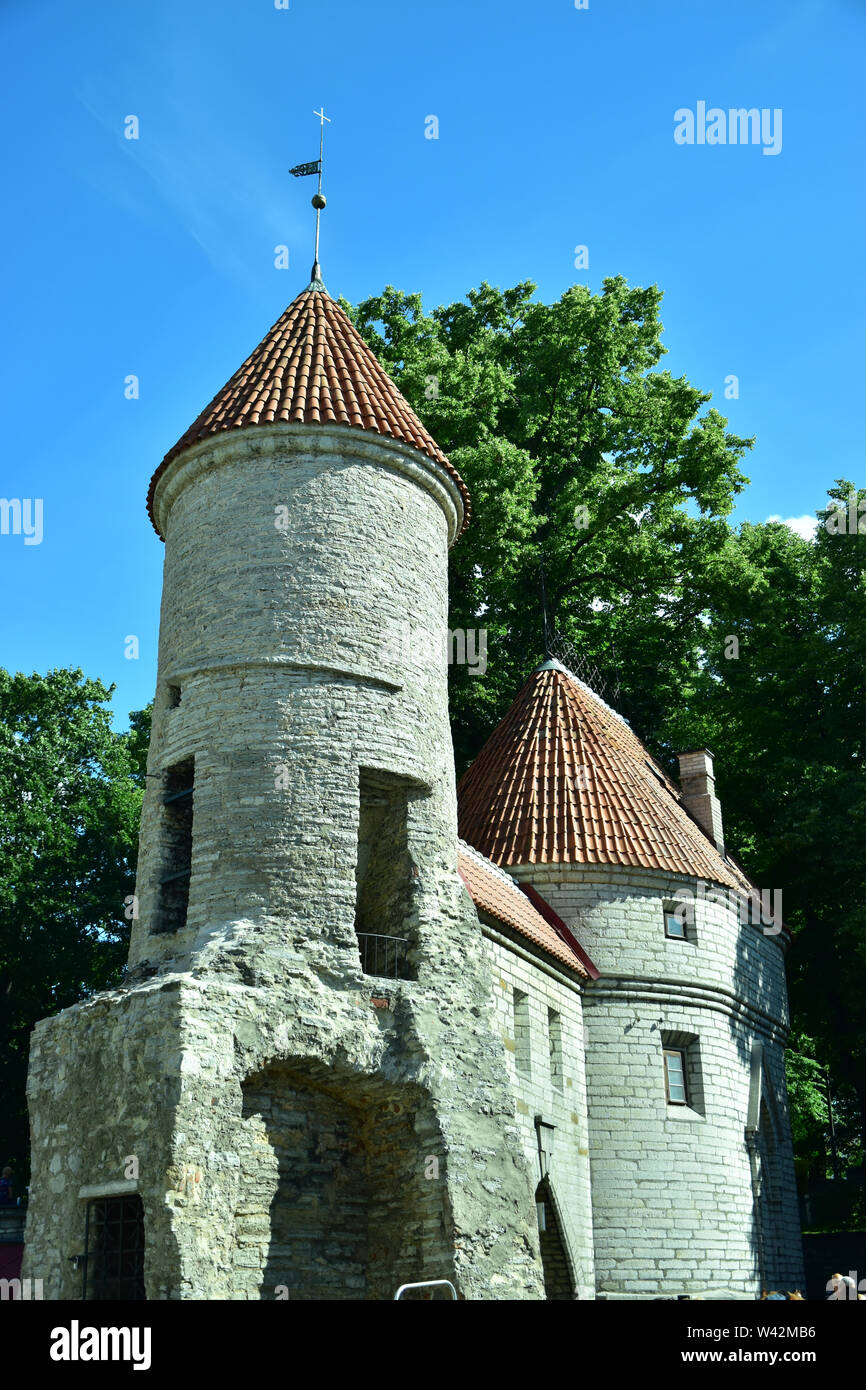 Medieval ruins estonia hi-res stock photography and images - Alamy