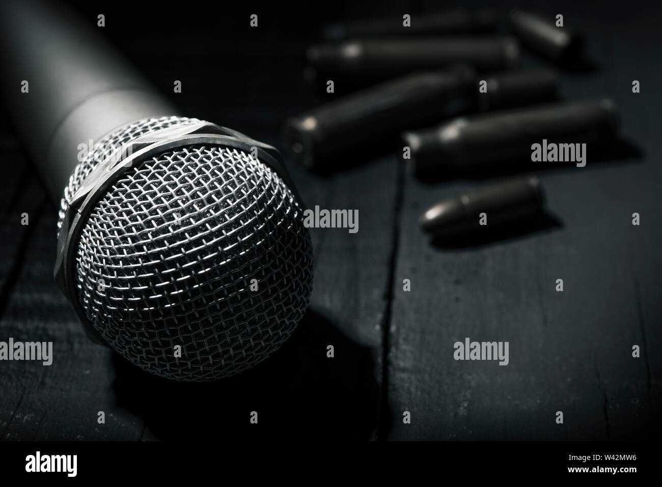 Mic gun hi-res stock photography and images - Alamy