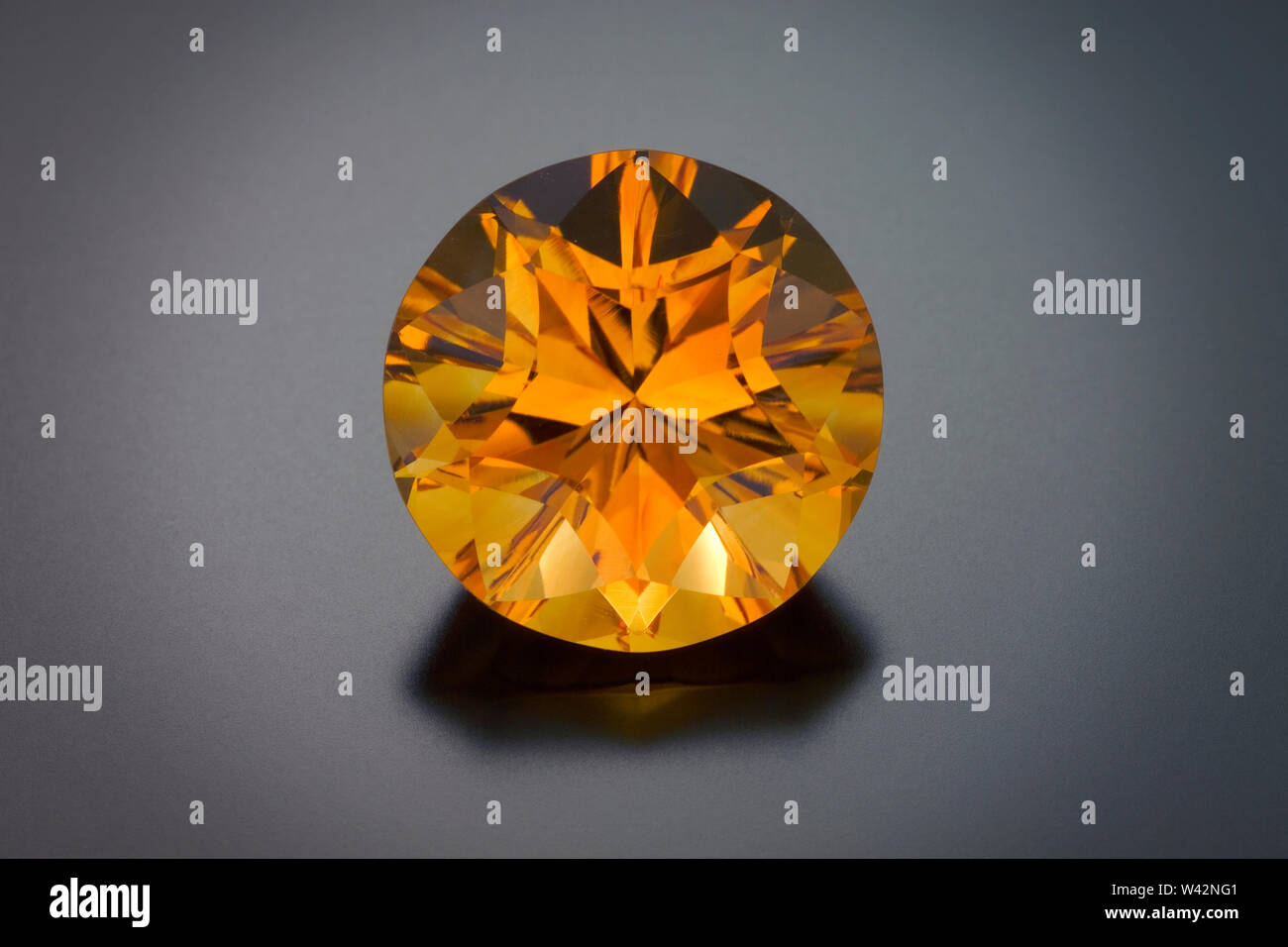 Round cut citrine hi-res stock photography and images - Alamy