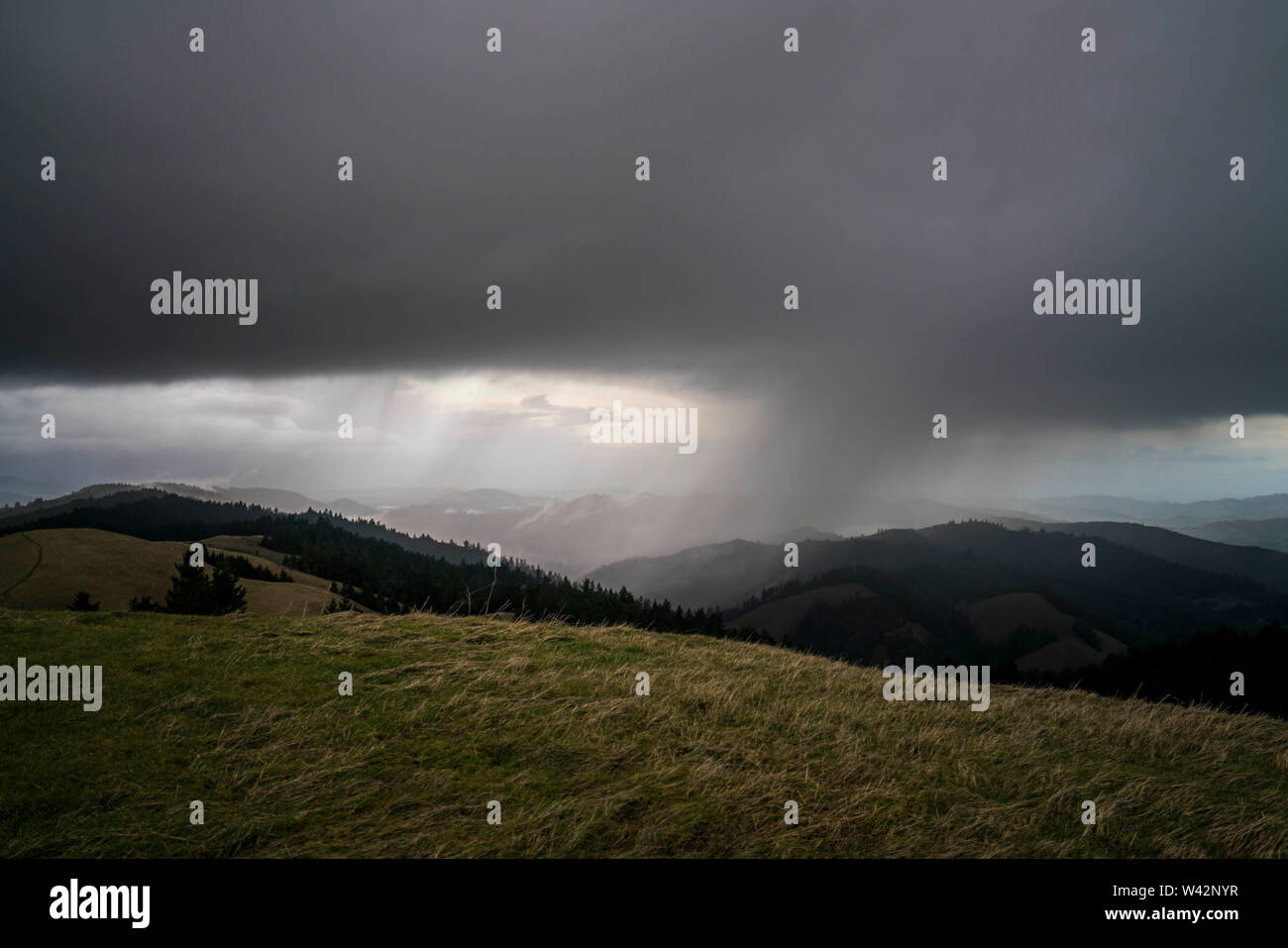 What is a rain cloud hi-res stock photography and images - Alamy