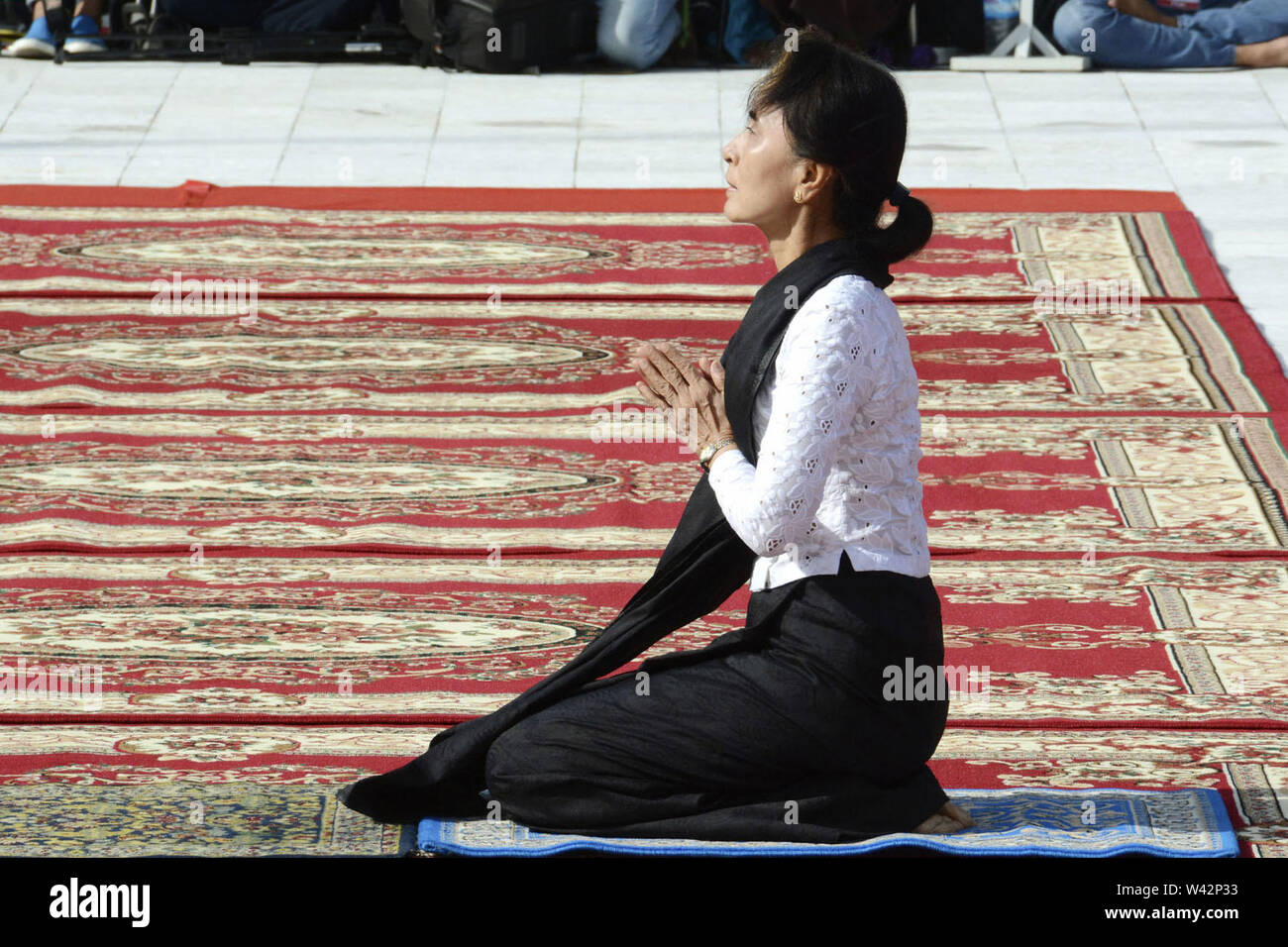 Myanmar leader Aung San Suu Kyi prays before the mausoleum of her ...